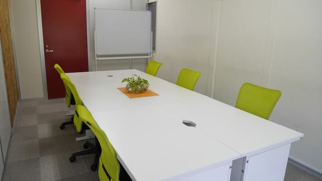 五反田駅5分!コンパクトで使いやすいポップな会議室/会議室Bの写真3