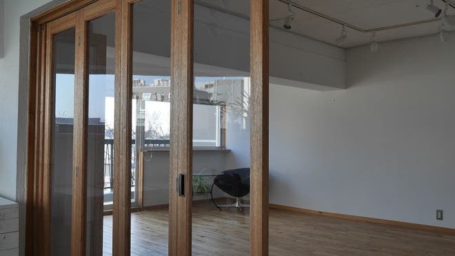 【渋谷徒歩6分】ギャラリーに最適 スポットライト・展示用ワイヤー完備 ナチュラルな雰囲気が温かい Room〈A〉(24㎡)の写真6