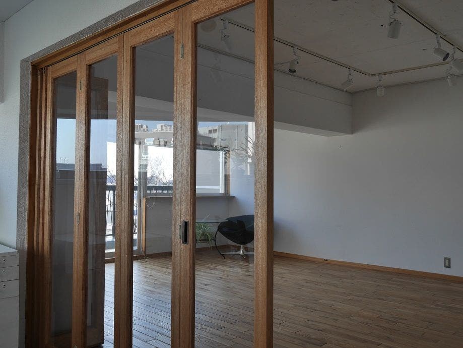 【渋谷徒歩6分】ギャラリー、展示会、教室、会議に最適 明るく静かな安らぎの空間 ZAB 全体貸しの写真5