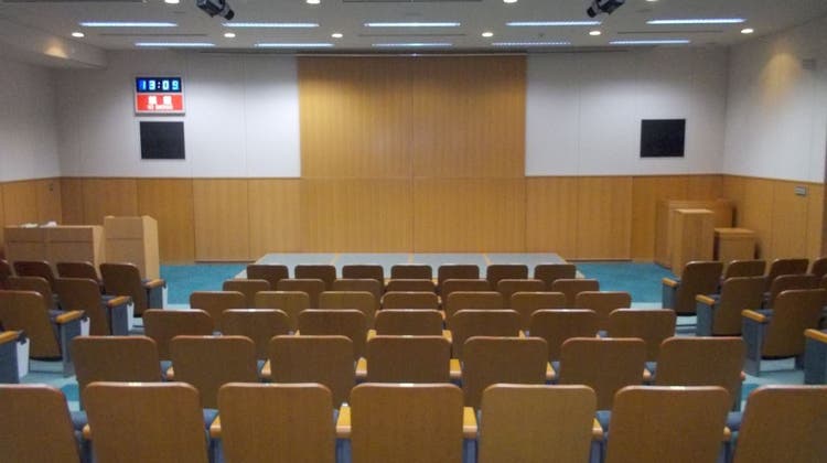 【緑のホール】固定イス120席設置の高級感あふれる小ホール 発表会・研修会に最適の写真1