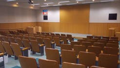 【緑のホール】固定イス120席設置の高級感あふれる小ホール 発表会・研修会に最適の写真2