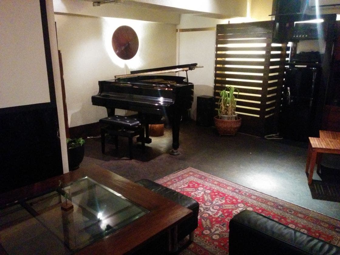 【新宿　四谷】　各種撮影に人気。レンタル撮影スタジオ、ハウススタジオ。オープンキッチン、グランドピアノもあります。の写真11