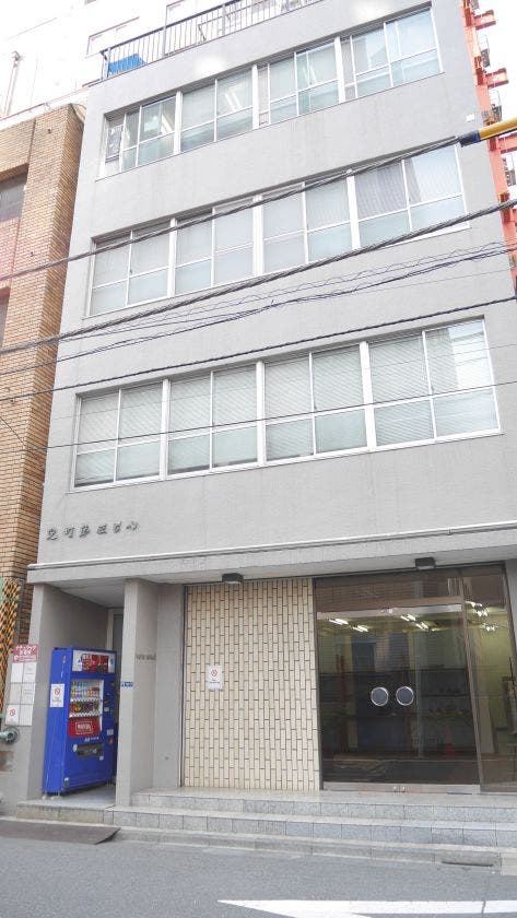 茅場町駅から30秒！52名収容（最大61名）の白を基調とした明るい空間/2F大会議室の写真6