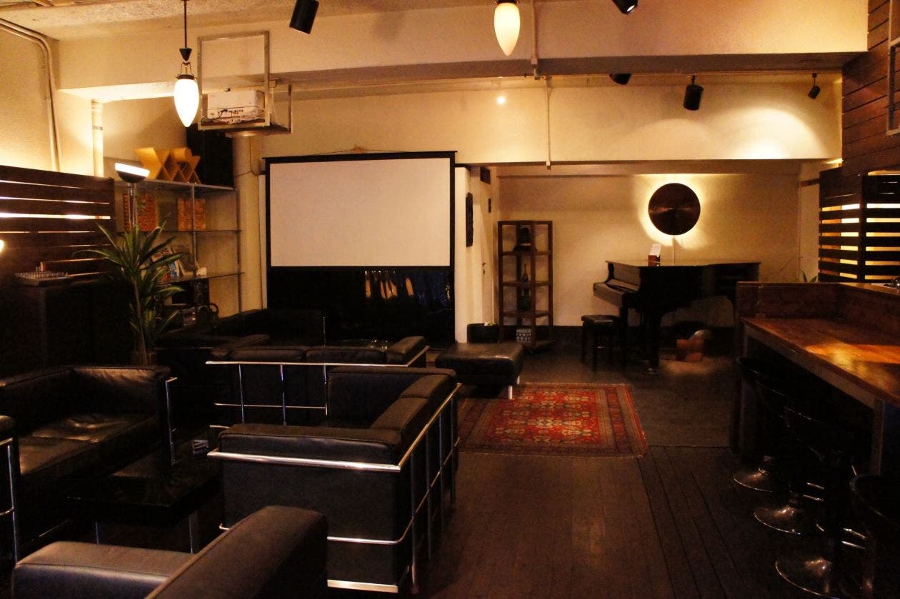 【新宿　四谷】　各種撮影に人気。レンタル撮影スタジオ、ハウススタジオ。オープンキッチン、グランドピアノもあります。の写真16