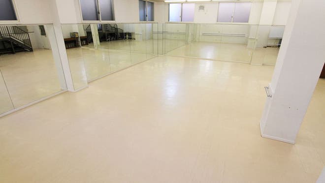 【平塚駅 徒歩1分】D室-ダンス ヨガ バレー チアダンス 最大30名 天高3メートル 全長10メートルの鏡ありの写真1