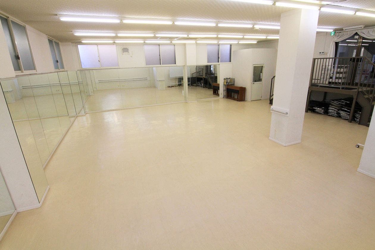 【平塚駅 徒歩1分】D室-ダンス ヨガ バレー チアダンス  最大30名 天高3メートル 全長10メートルの鏡ありの写真2