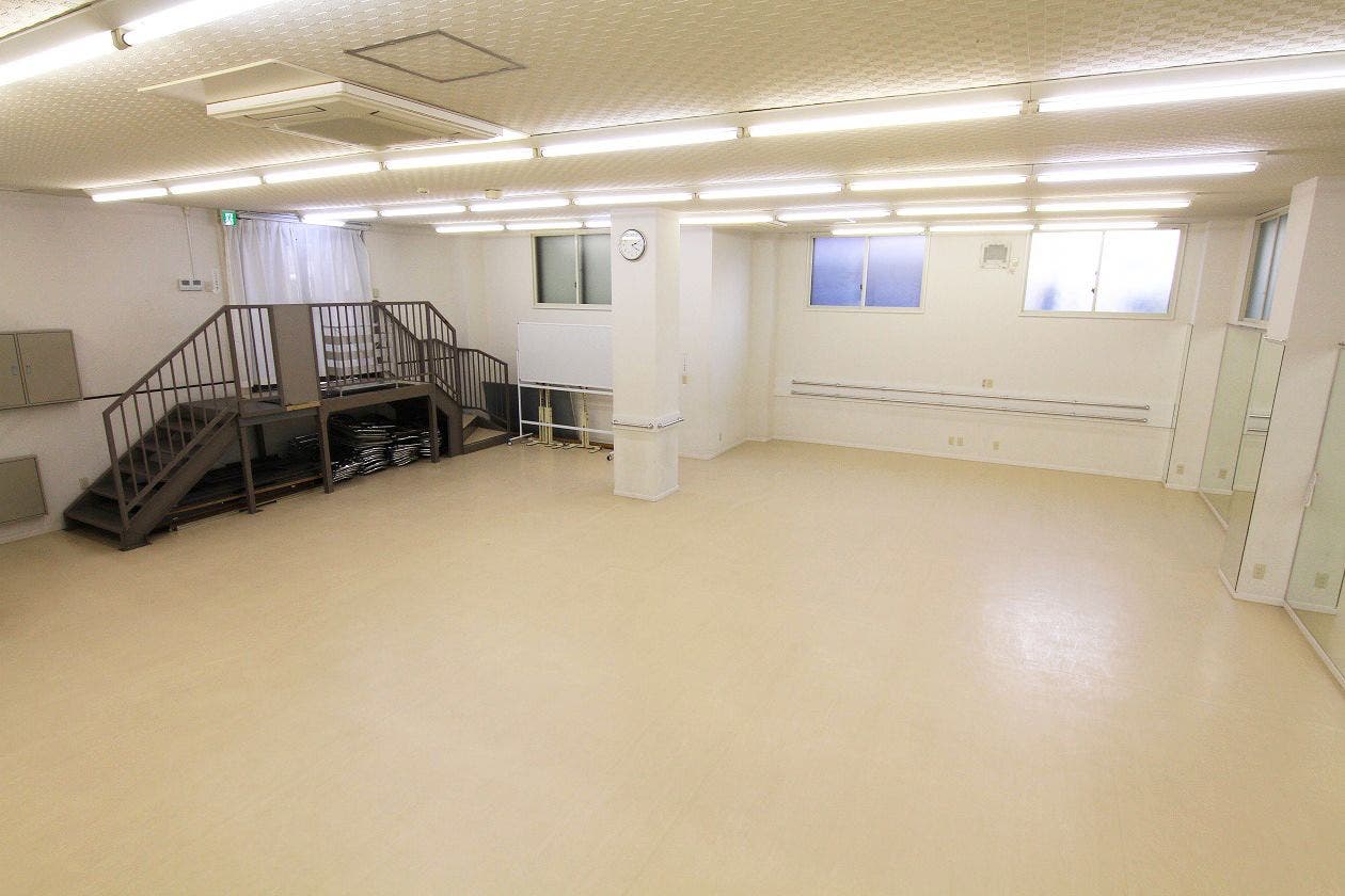 【平塚駅 徒歩1分】D室-ダンス ヨガ バレー チアダンス  最大30名 天高3メートル 全長10メートルの鏡ありの写真3