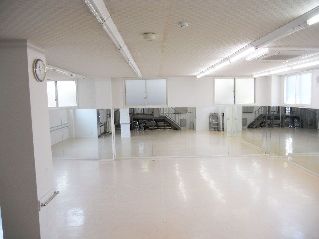 【平塚駅 徒歩1分】D室-ダンス ヨガ バレー チアダンス  最大30名 天高3メートル 全長10メートルの鏡ありの写真9
