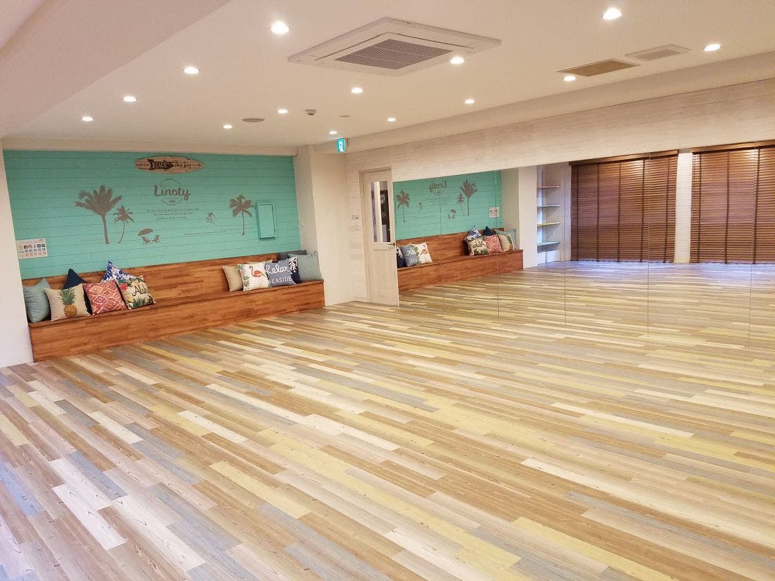 【仲町台駅徒歩１分♪】床暖完備☆ハワイを感じる可愛いスタジオ♪　レッスン　ママ会　女子会　会議　にオススメ♪の写真1