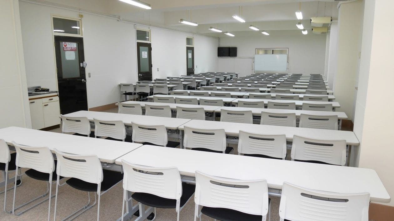 【飯田橋】ビジネスシーンに大活躍のクラシックな雰囲気の会議室／4階大会議室Aの写真5