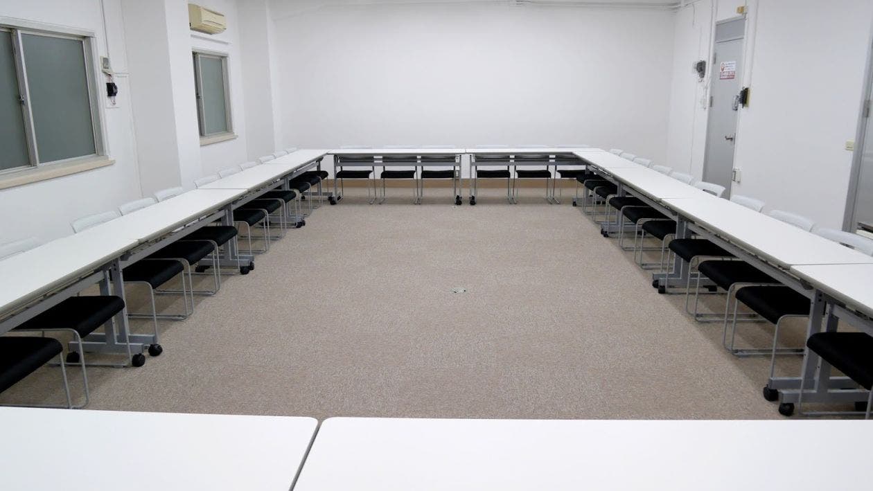 【飯田橋】小規模セミナーやワークショップに最適なクラシックな会議室／2階中会議室の写真7