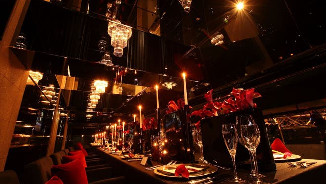 ミラーで反射されたプレミアムラウンジを貸し切ってイベントや撮影などにの写真2