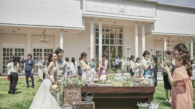 お城のような豪華な内装の結婚式場をまるごと貸し切れるの写真1