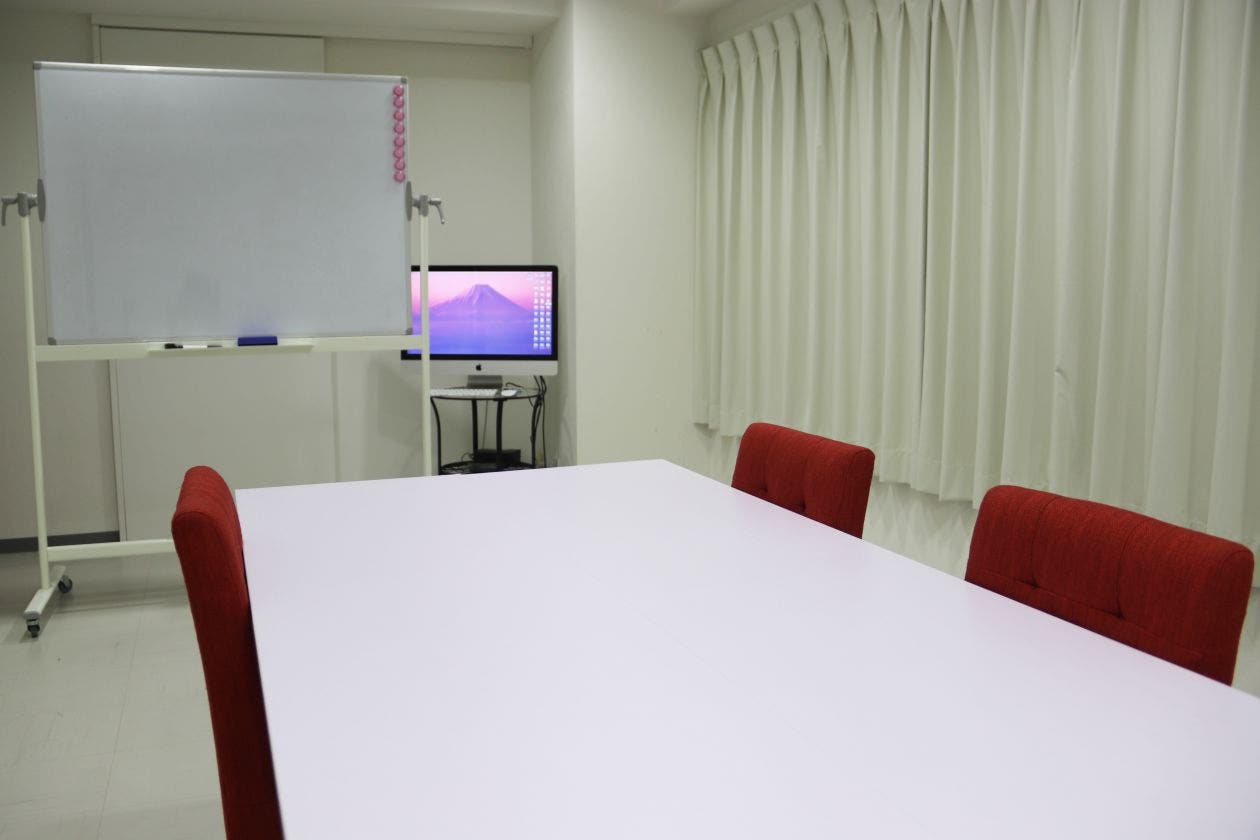 新宿御苑前　充実設備のスタジオ＆メイクルーム　撮影だけでなくセミナーなどにも幅広く使えます！の写真9