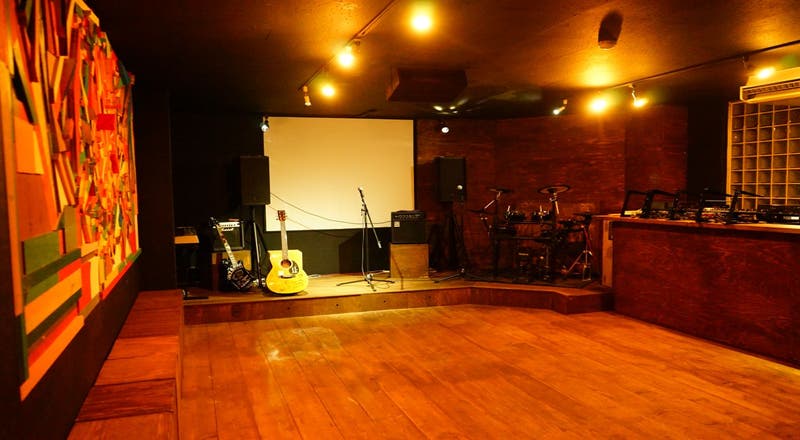 高円寺に大人の「秘密基地」作っちゃいました！　ライブ♪DJ♪プロジェクター！その他使い方いろいろ【AGALINE高円寺】