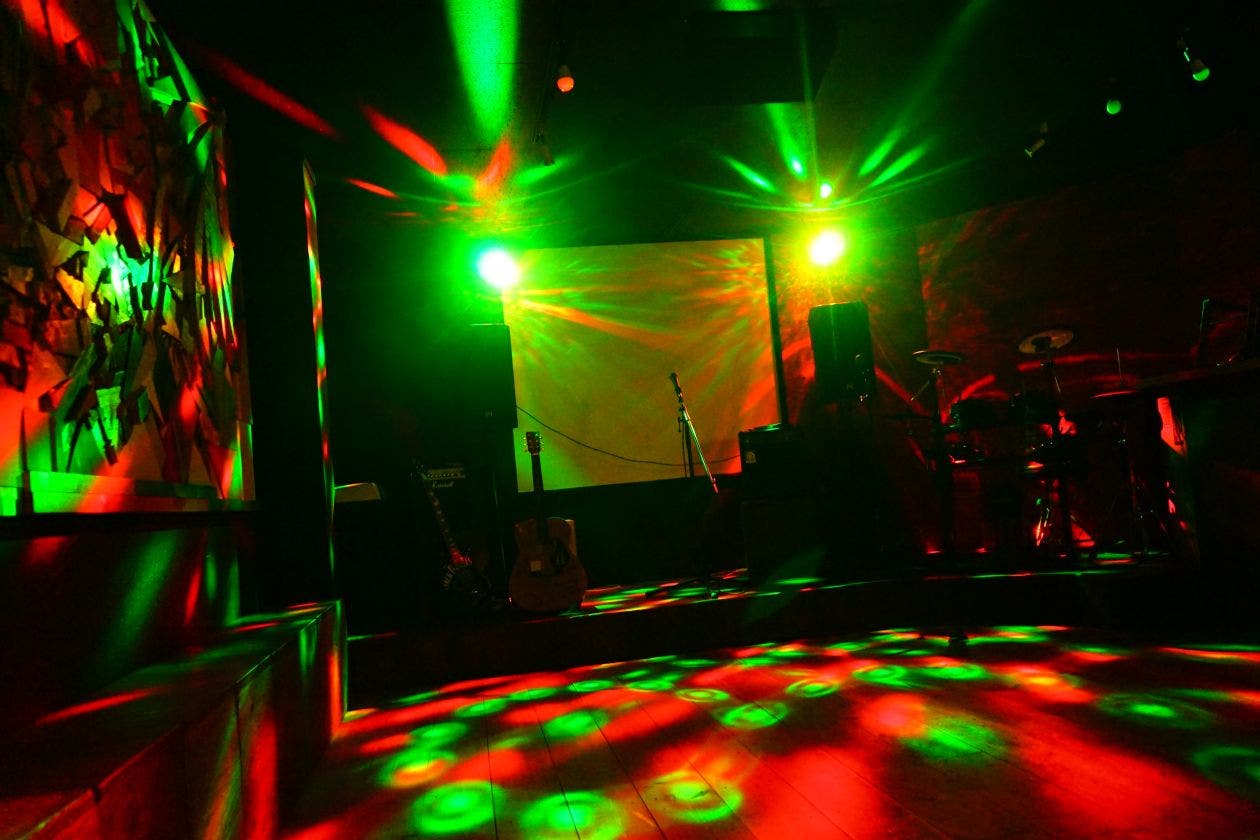 高円寺に大人の「秘密基地」作っちゃいました！　ライブ♪DJ♪プロジェクター！その他使い方いろいろ【AGALINE高円寺】の写真5