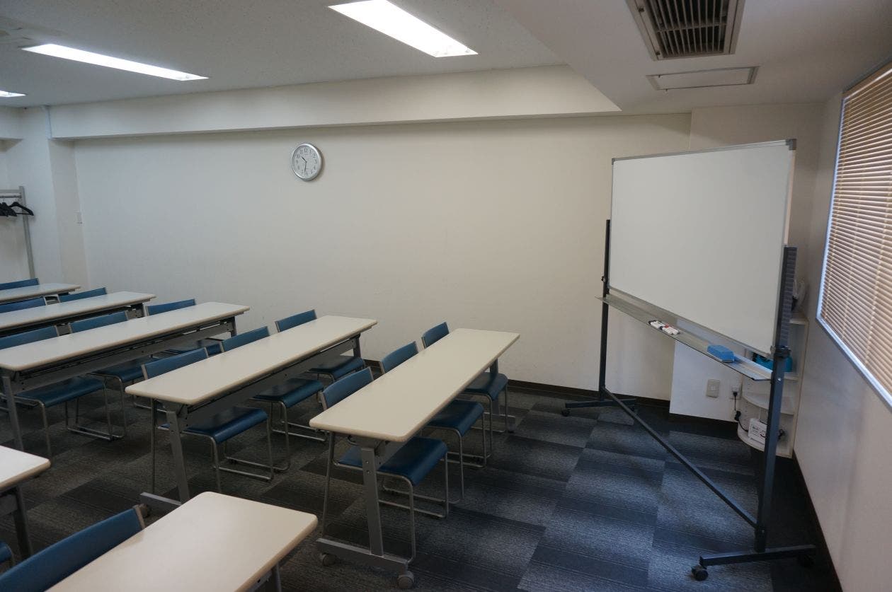 【新横浜駅徒歩3分】新横浜ホール（第三会議室）　／　Wi-Fi(光回線)、プロジェクター備品無料！＜換気可＞の写真8