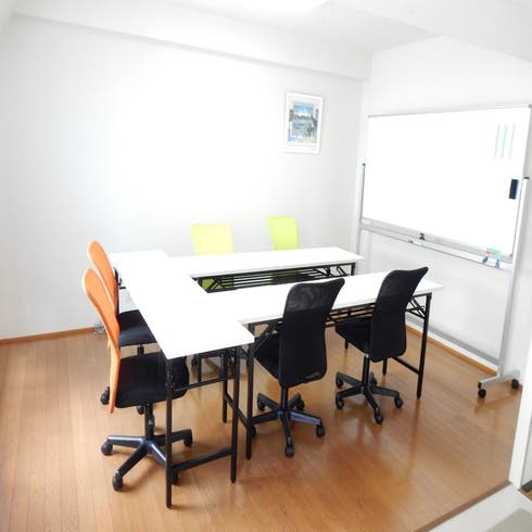＜ガーベラ会議室＞神保町/九段下 徒歩3分★広々完全個室★無料WIFI・プロジェクター の写真