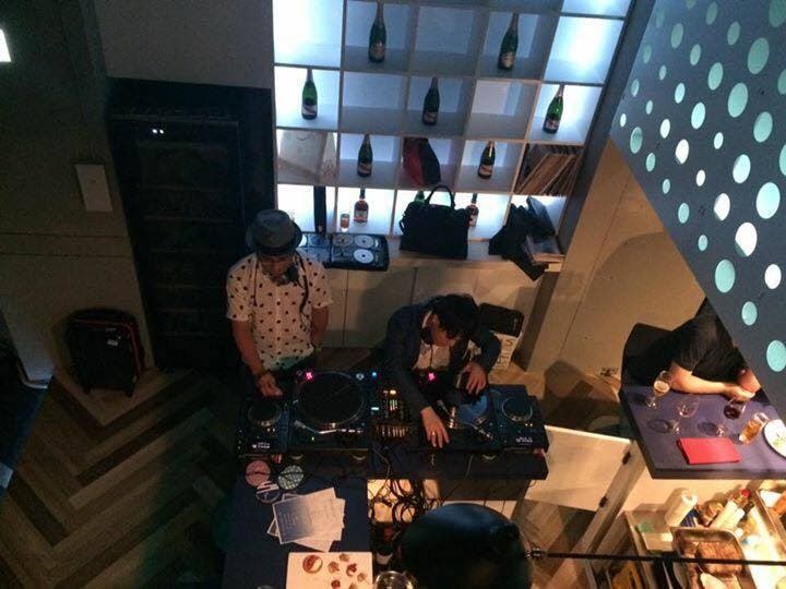 赤坂駅徒歩５分。グランドピアノ、DJ、TVなどの設備充実！オシャレなインテリアのミュージックバー。の写真9