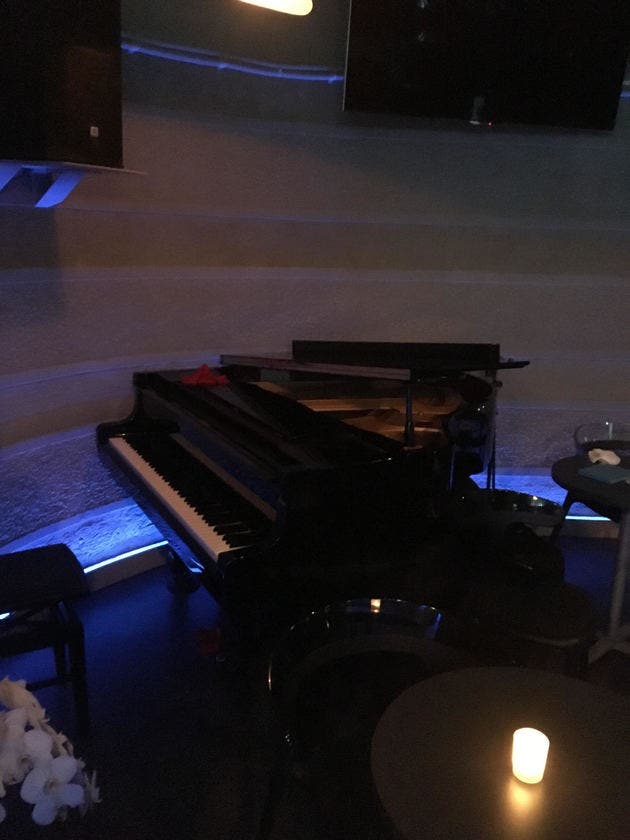 赤坂駅徒歩５分。グランドピアノ、DJ、TVなどの設備充実！オシャレなインテリアのミュージックバー。の写真12