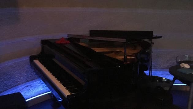 赤坂駅徒歩5分。グランドピアノ、DJ、TVなどの設備充実!オシャレなインテリアのミュージックバー。の写真12