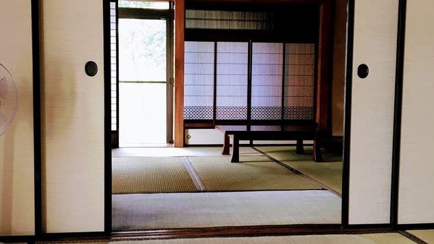 【撮影・テレワーク】襖を開けると16畳の開放的な空間。高い天井。欄間と障子の織りなす純和風スタイル。の写真4