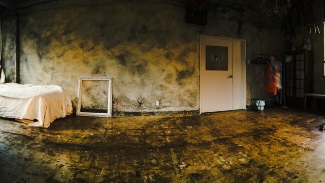 【大阪/南森町、大阪天満宮、天満橋】FUJIKIX STUDIOエイジング加工されたモノトーンなスタジオ【モデル撮影最適】の写真4