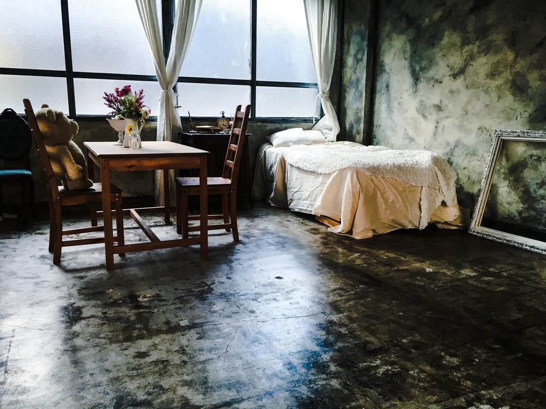 【大阪/南森町、大阪天満宮、天満橋】FUJIKIX STUDIOエイジング加工されたモノトーンなスタジオ【モデル撮影最適】の写真7