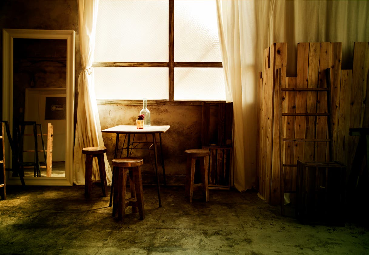 【大阪/南森町、大阪天満宮、天満橋】FUJIKIX STUDIOエイジング加工されたモノトーンなスタジオ【モデル撮影最適】の写真9