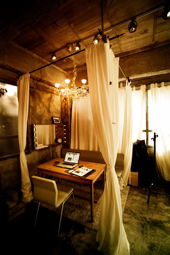 【大阪/南森町、大阪天満宮、天満橋】FUJIKIX STUDIOエイジング加工されたモノトーンなスタジオ【モデル撮影最適】の写真10