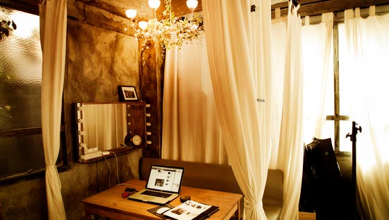 【大阪/南森町、大阪天満宮、天満橋】FUJIKIX STUDIOエイジング加工されたモノトーンなスタジオ【モデル撮影最適】の写真10