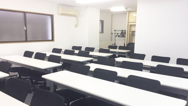 新宿駅から徒歩3分駅近中規模会議室 32人まで セミナー 会議 オフ会など最適なスペースですの写真3