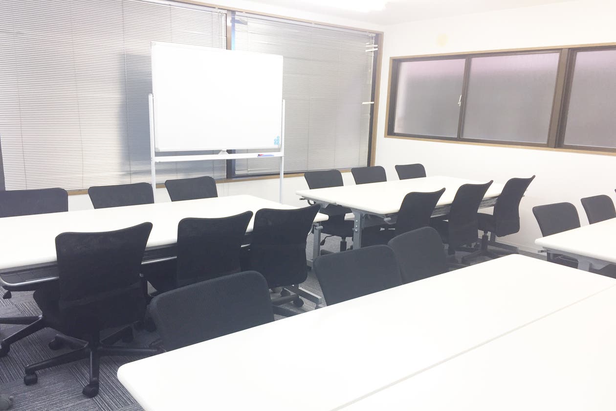 新宿駅から徒歩3分駅近中規模会議室 32人まで セミナー 会議 オフ会など最適なスペースですの写真5
