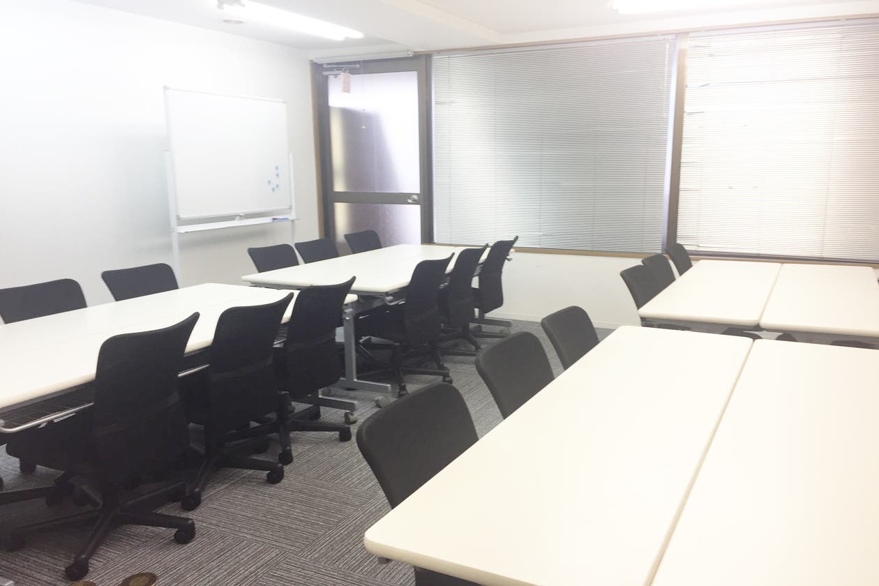 新宿駅から徒歩3分駅近中規模会議室 32人まで セミナー 会議 オフ会など最適なスペースですの写真6