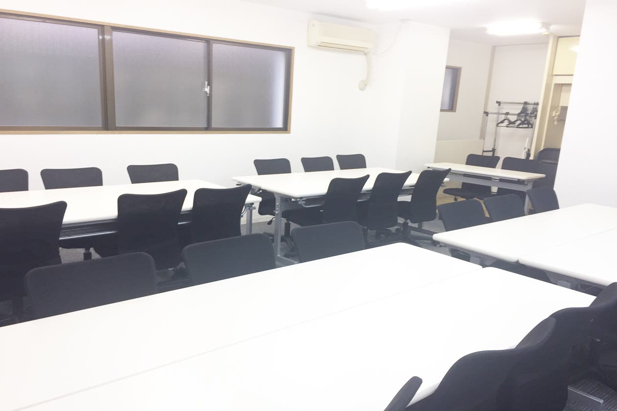 新宿駅から徒歩3分駅近中規模会議室 32人まで セミナー 会議 オフ会など最適なスペースですの写真7