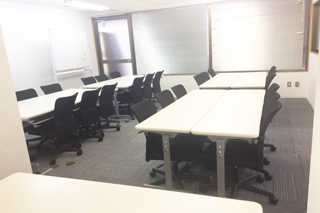 新宿駅から徒歩3分駅近中規模会議室 32人まで セミナー 会議 オフ会など最適なスペースですの写真8