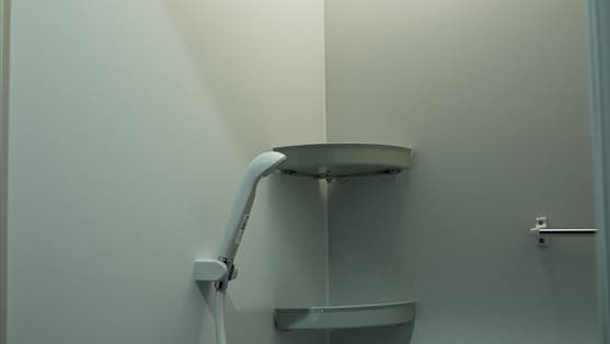 柔らかいマットが敷いてあるほぼ正方形のスタジオ(約55平米)の写真3