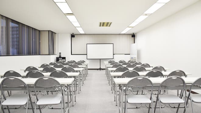 【深夜可】大阪中央区の中型貸し会議室の写真1