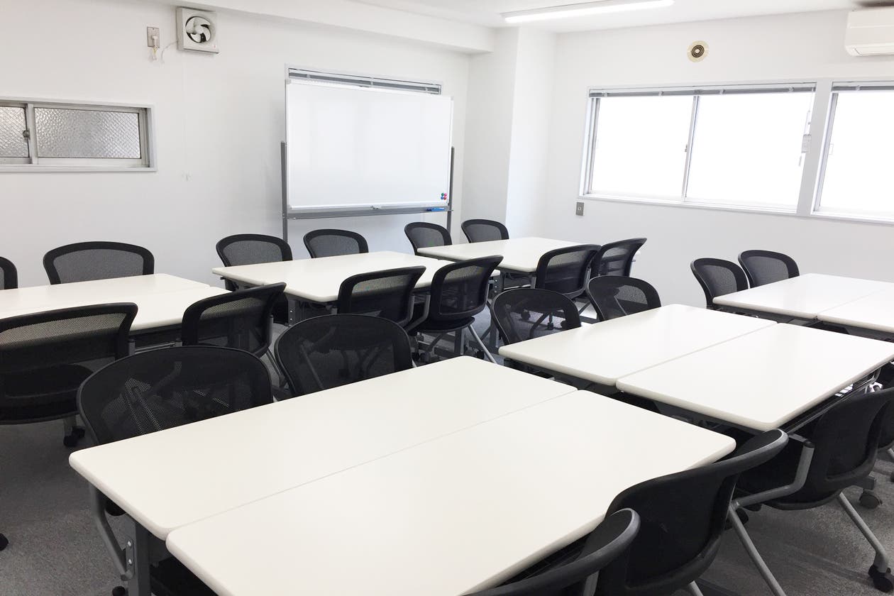 新宿三丁目 新宿駅から駅近 徒歩3分 中規模会議室 30人まで セミナー 会議 オフ会などに最適の写真2