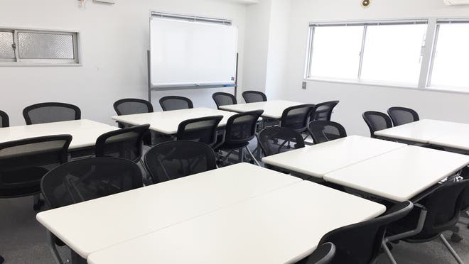 新宿三丁目 新宿駅から駅近 徒歩3分 中規模会議室 30人まで セミナー 会議 オフ会などに最適の写真2