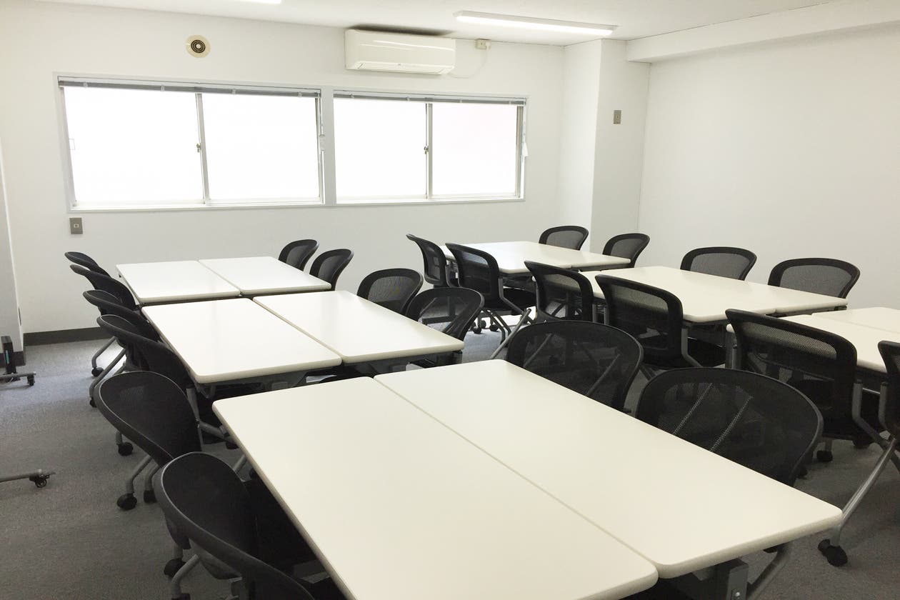 新宿三丁目 新宿駅から駅近 徒歩3分 中規模会議室 30人まで セミナー 会議 オフ会などに最適の写真3