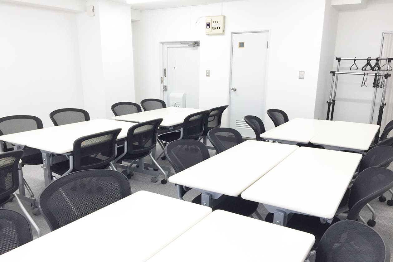 新宿三丁目 新宿駅から駅近 徒歩3分 中規模会議室 30人まで セミナー 会議 オフ会などに最適の写真4