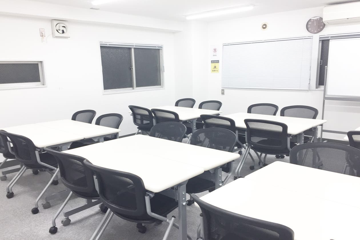 新宿三丁目 新宿駅から駅近 徒歩3分 中規模会議室 30人まで セミナー 会議 オフ会などに最適の写真8
