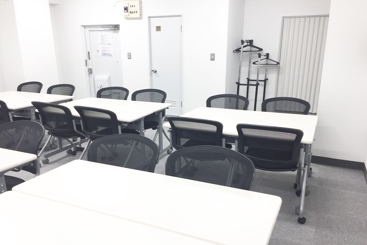 新宿三丁目 新宿駅から駅近 徒歩3分 中規模会議室 30人まで セミナー 会議 オフ会などに最適の写真9