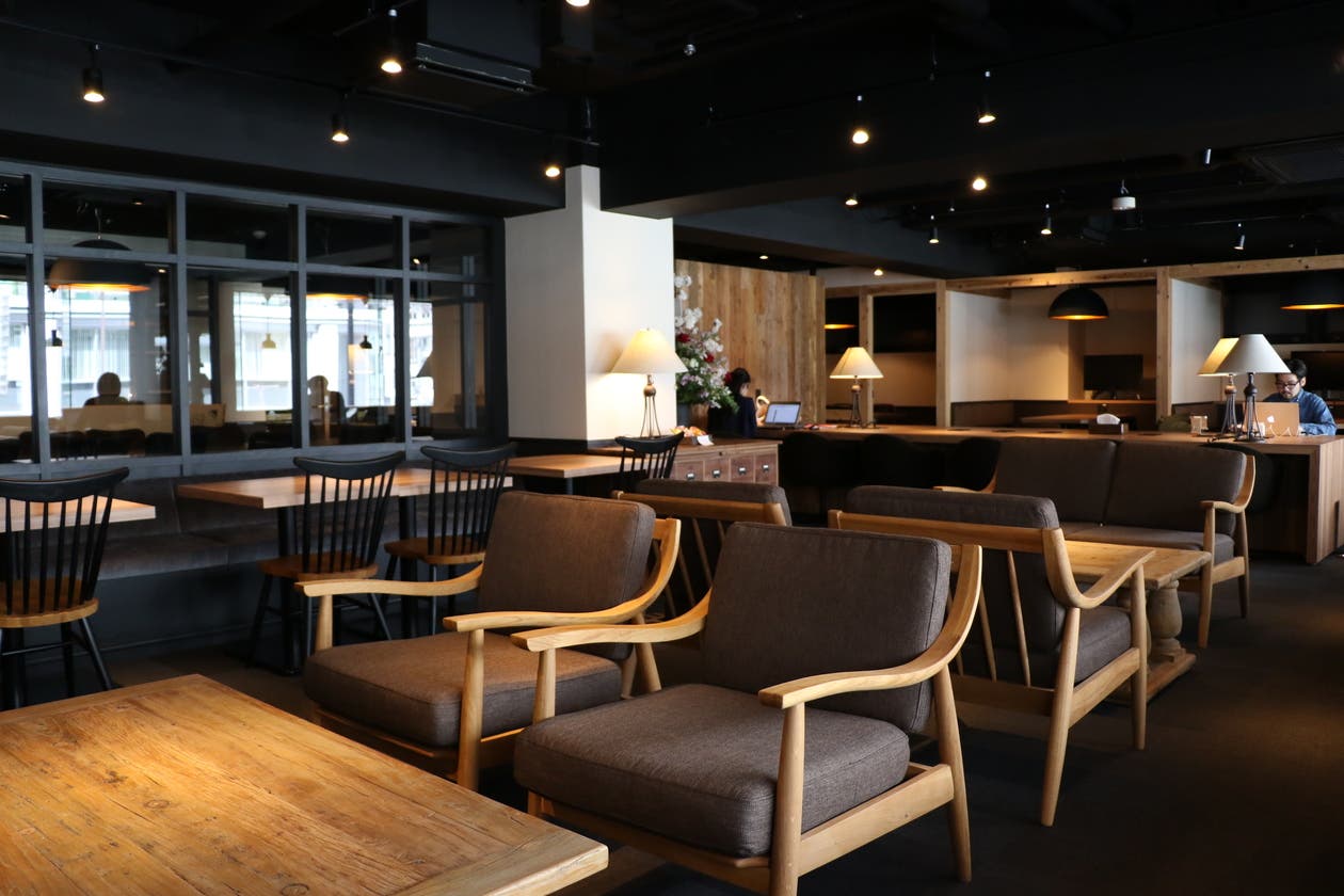 【10名会議室RoomB】新橋駅徒歩1分！/モニター/Wi-Fi/充電器/テレワークやWeb会議に最適の写真10