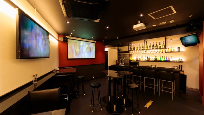 【新宿駅東口3分】貸し切りBAR・各種パーティー/2次会/飲み放題/カラオケ無料/ダーツ/スタンディング/クリスマスの写真1