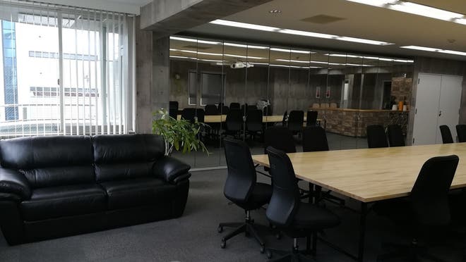 Web会議や大型スクリーンで映画鑑賞も…多様に使えるレンタルスペース demokuraの写真17