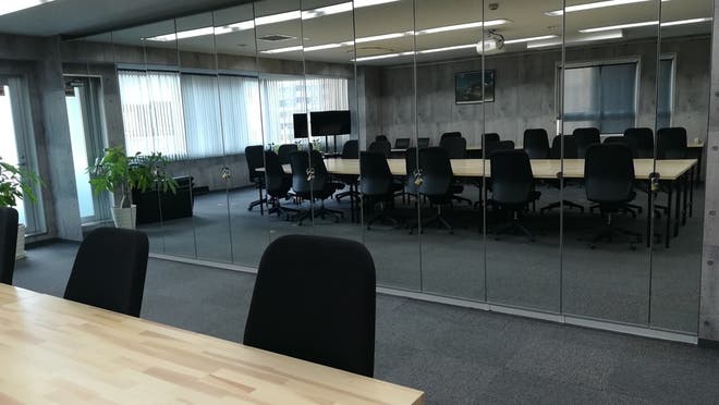 Web会議や大型スクリーンで映画鑑賞も…多様に使えるレンタルスペース demokuraの写真6
