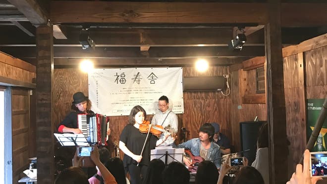 町家の蔵 40㎡の木のぬくもりが感じられるゆったりスペース。会議や演奏会や飲み会など一味違った時間を の写真9