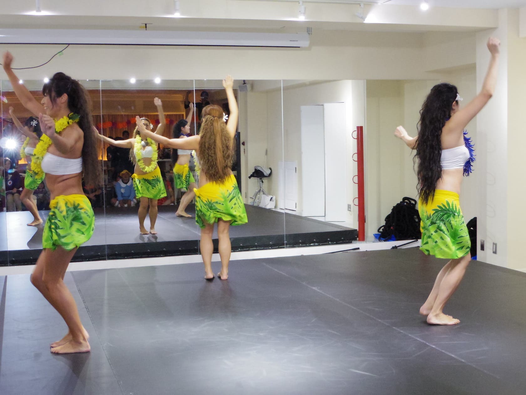 【横浜駅徒歩圏内】60人収容可能なレンタルスペースでオリジナルパーティーを開催しませんか！？の写真5